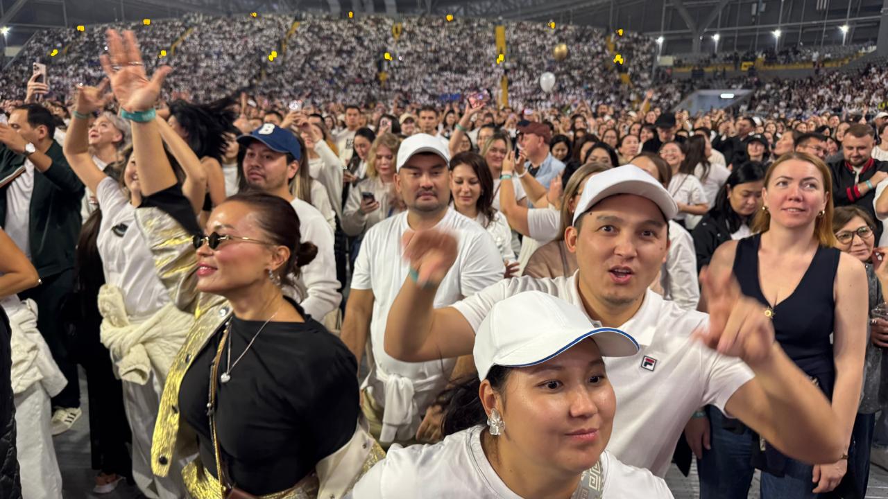 Люди в белом. Как прошёл концерт Backstreet Boys в Астане - informburo.kz